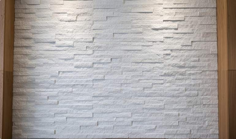 White Stacked Stone: Quartzite vs Marble, Yellowing Prevention & Design ...